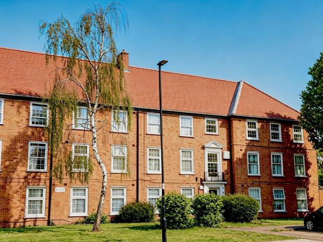 Manor Court, Enfield EN1, 3 bed flat to rent, £1,800 pcm | PrimeLocation
