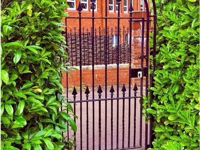 Manor Court, Leamington Spa CV31, 2 bed flat to rent, £1,300 pcm | PrimeLocation