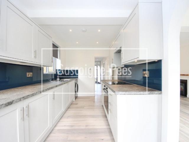 Manor Close, Worcester Park KT4, 4 bed property to rent, £3,250 pcm | PrimeLocation