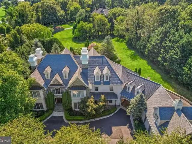 Manor, Detached GREAT FALLS, VA 10447 New Ascot Dr