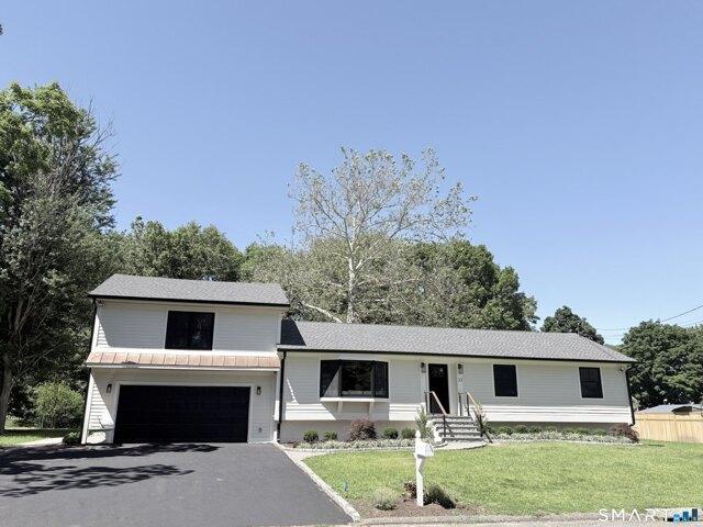 Manor Dr, Trumbull, Home For Sale