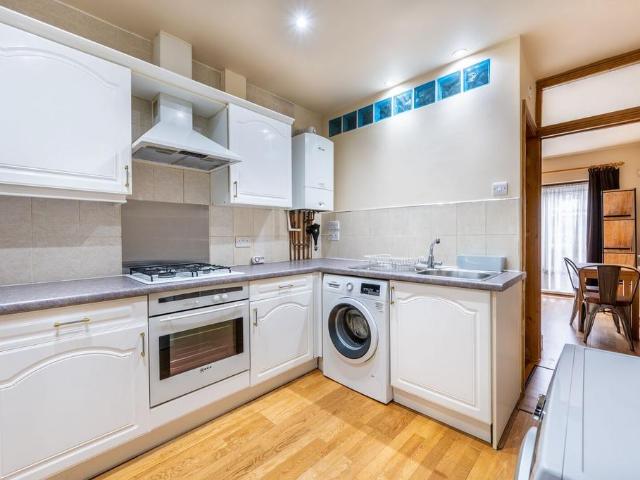 Manor Drive, Wembley Park, Wembley, HA9 2 bed flat to rent £2,000 pcm £462 pw