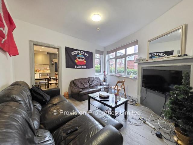 Manor Drive, Hyde Park LS6 6 bed end of terrace house to rent £2,600 pcm £600 pw