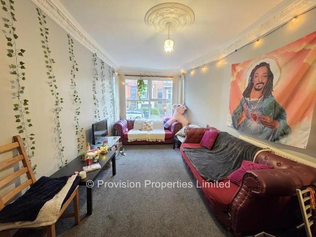 Manor Drive, Hyde Park LS6 6 bed terraced house to rent £2,574 pcm £594 pw