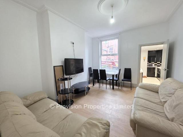 Manor Drive, Hyde Park LS6 7 bed terraced house to rent £3,336 pcm £770 pw