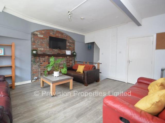 Manor Drive, Hyde Park LS6 8 bed terraced house to rent £4,160 pcm £960 pw
