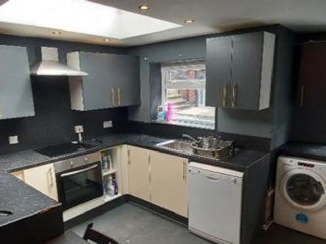 Manor Drive, Leeds, 6 Bedroom House