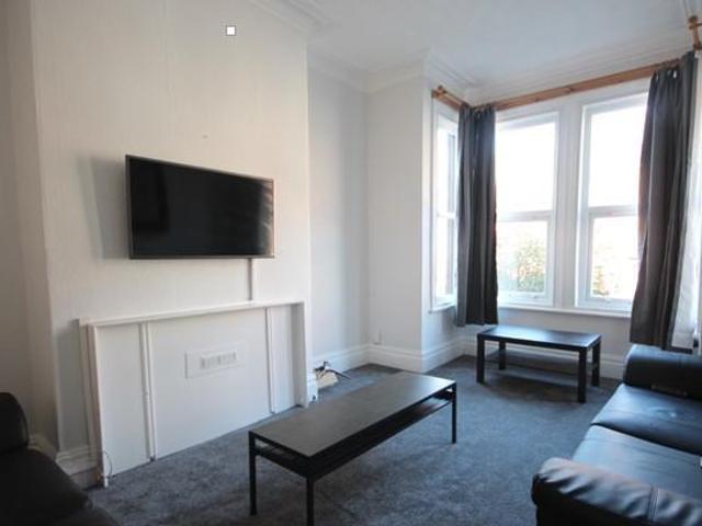 Manor Drive, Leeds LS6 6 bed house to rent £3,250 pcm £750 pw