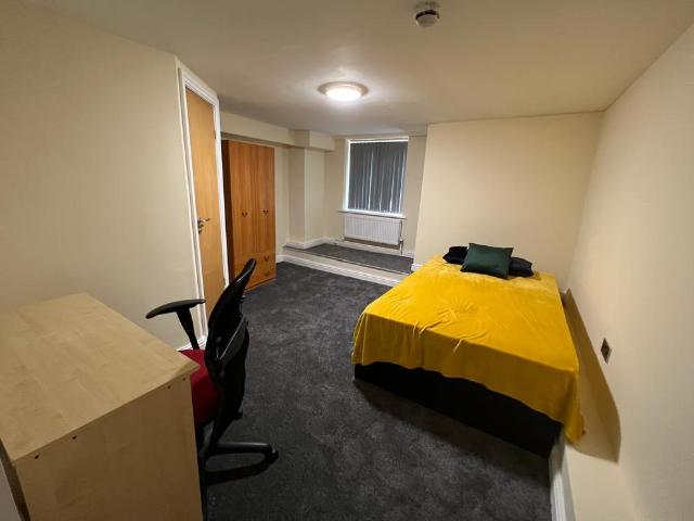 Manor Drive, Leeds LS6 6 bed terraced house to rent £3,770 pcm £870 pw