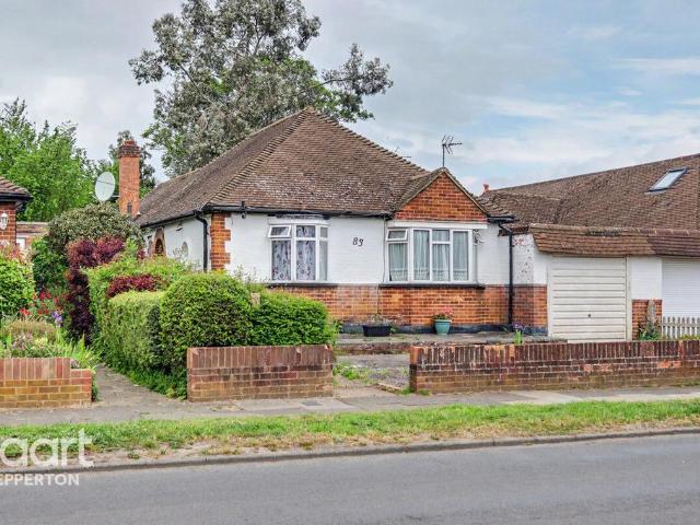 Manor Farm Avenue, Middlesex 3 bed detached bungalow to rent £2,400 pcm £554 pw