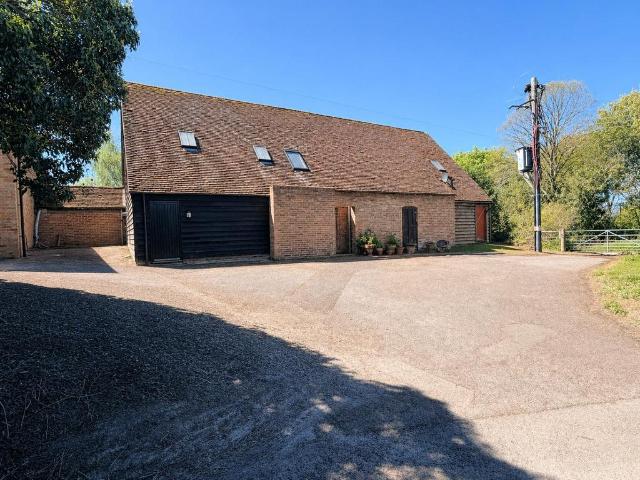 Manor Farm, Great Kimble HP17 2 bed apartment to rent £1,450 pcm £335 pw