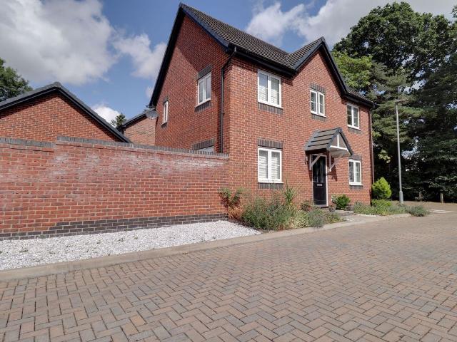 Manor Grove, Stafford ST16, 3 bed detached house to rent, £1,395 pcm | PrimeLocation