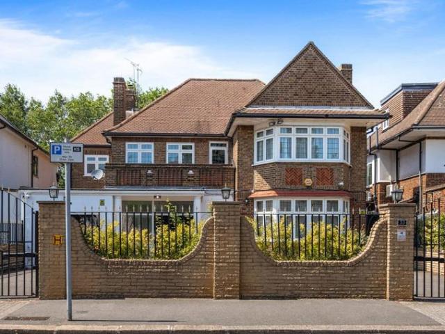 Manor House Drive, Brondesbury, NW6 5 bed detached house to rent £8,500 pcm £1,962 pw