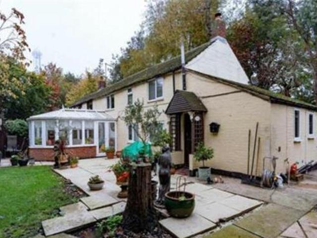 Manor Lane, Bourne, 2 Bedroom Cottage