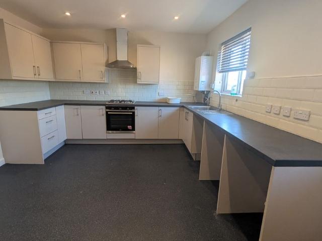 Manor Lane, Halesowen B62, 3 bed flat to rent, £1,495 pcm | PrimeLocation
