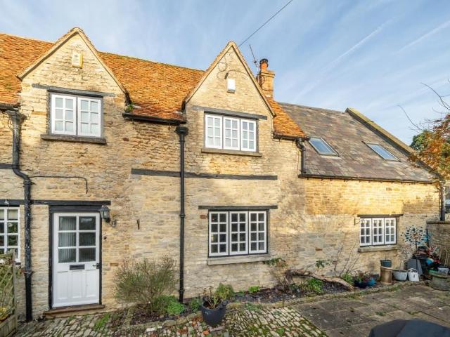 Manor Mews, Stratton Audley OX27, 3 bed cottage to rent, £1,700 pcm | PrimeLocation