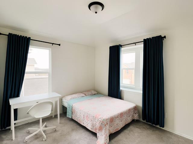 Manor PadSplit Perfect for Commuters Quick access to Tesla, Samsung & Amazon with essential amenities and utilities included!