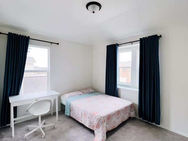Manor PadSplit Perfect for Commuters Quick access to Tesla, Samsung & Amazon with essential amenities and utilities included!