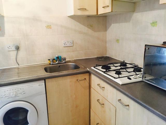 Manor Park E12, 2 bed flat to rent, £1,800 pcm | PrimeLocation