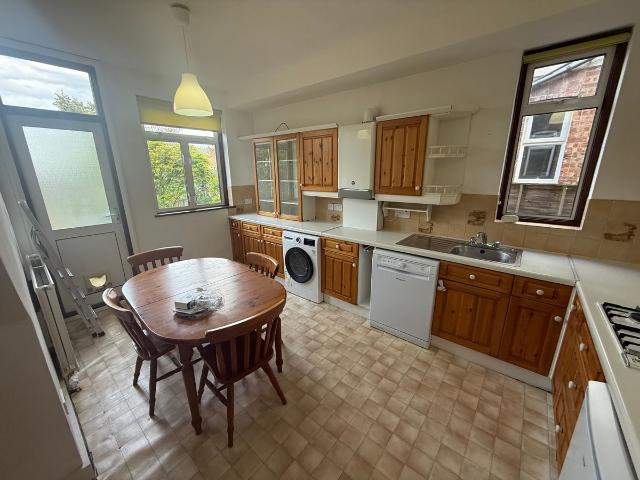 Manor Park Road, East Finchley N2, 3 bed flat to rent, £1,800 pcm | PrimeLocation