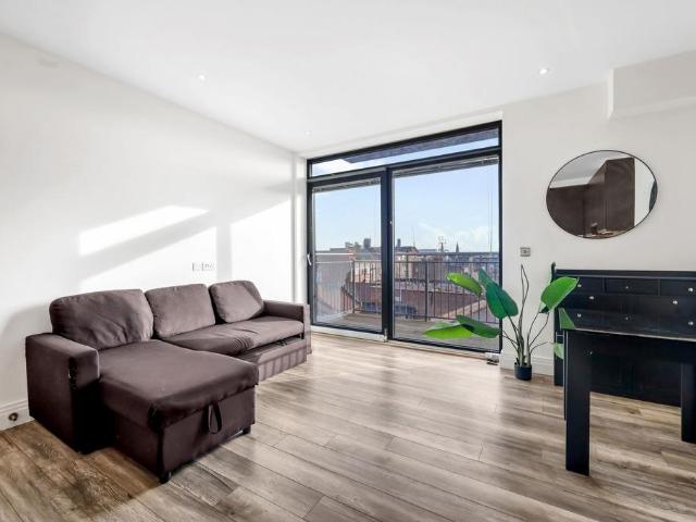 Manor Park Road, London NW10 1 bed flat to rent £1,700 pcm £392 pw