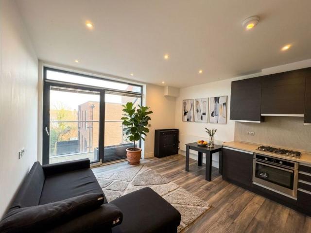 Manor Park Road, London, NW10 1 bed flat to rent £1,700 pcm £392 pw