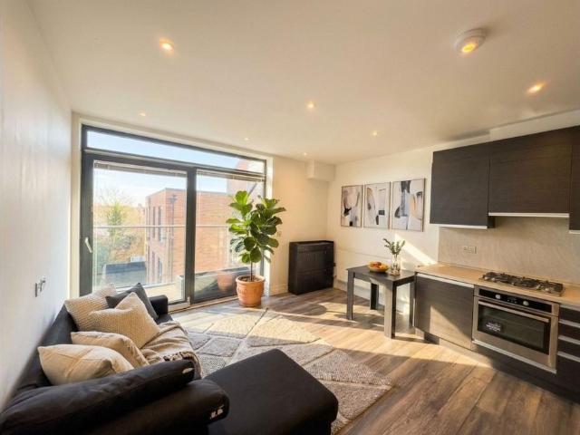 Manor Park Road, London, NW10 1 bed flat to rent £1,750 pcm £404 pw