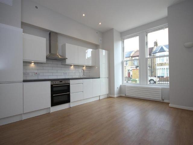 Manor Park Road, London, NW10 4 1 bed flat to rent £1,450 pcm £335 pw