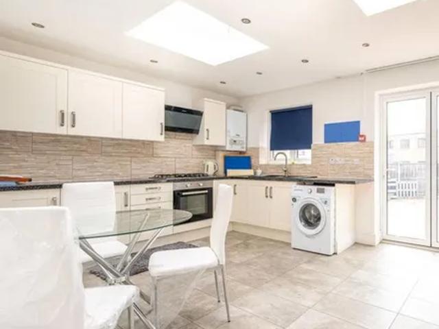 Manor Park Road, London, E12 5AB, United Kingdom | 6 bed townhouse for rent #130433963 | Rentberry
