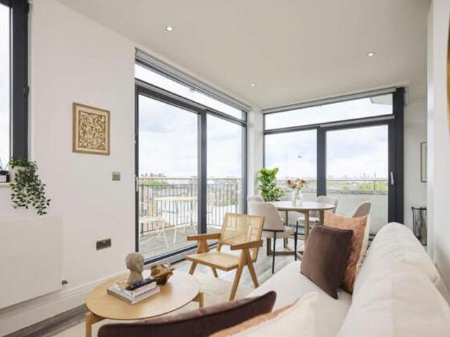 Manor Park Road, London, 2 Bedroom Flat