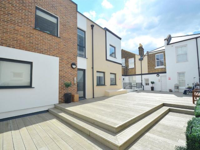 Manor Place, Sutton SM1, 1 bed flat to rent, £1,350 pcm | PrimeLocation