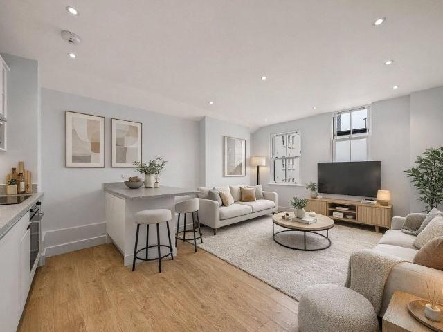 Manor Place, Sutton SM1, 2 bed flat to rent, £1,750 pcm | PrimeLocation