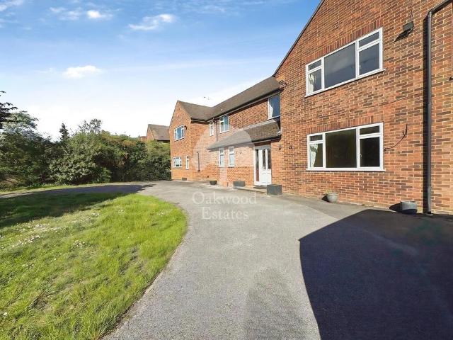 Manor Road, Maidenhead SL6 5 bed detached house to rent £5,000 pcm £1,154 pw