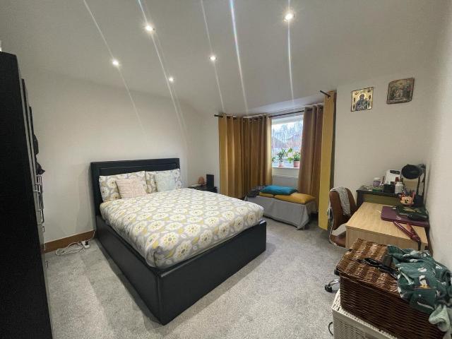 Manor Road, Mitcham CR4, 3 bed flat to rent, £1,900 pcm | PrimeLocation