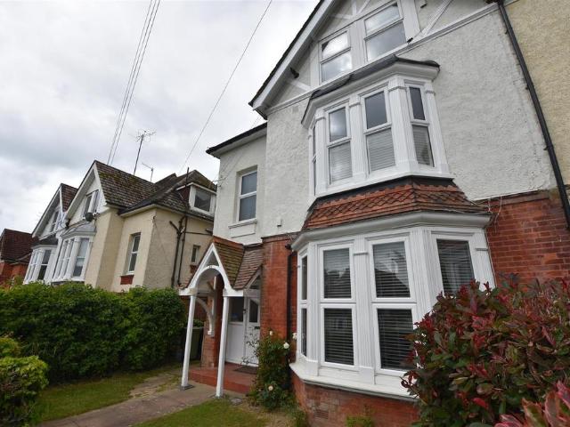 Manor Road, Bexhill On Sea TN40 2 bed apartment to rent £1,000 pcm £231 pw