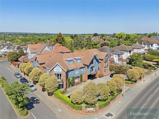 Manor Road, Chigwell, Essex IG7, 2 bed flat to rent, £2,750 pcm | PrimeLocation