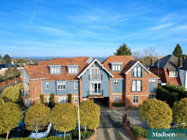Manor Road, Chigwell, Essex IG7, 2 bed flat to rent, £2,750 pcm | PrimeLocation