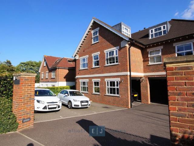 Manor Road, Chigwell IG7, 2 bed flat to rent, £1,950 pcm | PrimeLocation