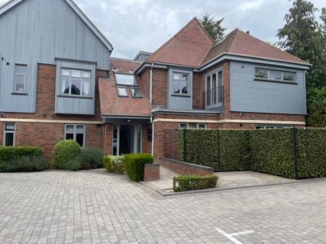 Manor Road, Chigwell IG7, 2 bed flat to rent, £2,750 pcm | PrimeLocation