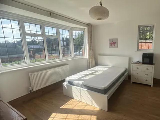 Manor Road, Chigwell Row, IG7 5LP, United Kingdom | 4 bed house for rent #167541503 | Rentberry