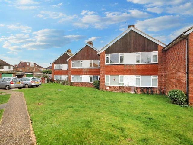 Manor Road, Guildford 2 bed maisonette to rent £1,550 pcm £358 pw