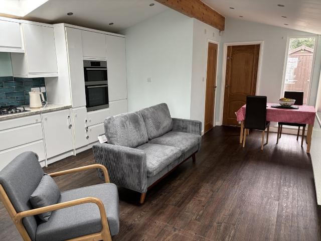 Manor Road, Guildford, Surrey GU2, 1 bed flat to rent, £1,250 pcm | PrimeLocation