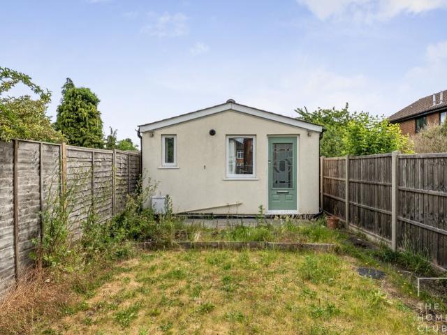 Manor Road, Guildford, Surrey GU2, 1 bed flat to rent, £1,225 pcm | PrimeLocation