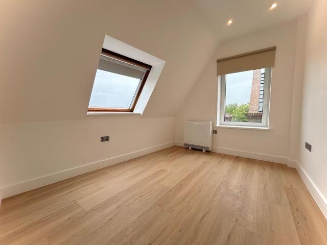 Manor Road, Greenview House, SM6 2 bed apartment to rent £1,700 pcm £392 pw
