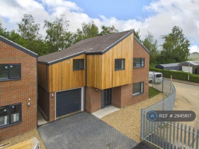 Manor Road, Griston, Thetford, IP25 4 bed detached house to rent £1,850 pcm £427 pw