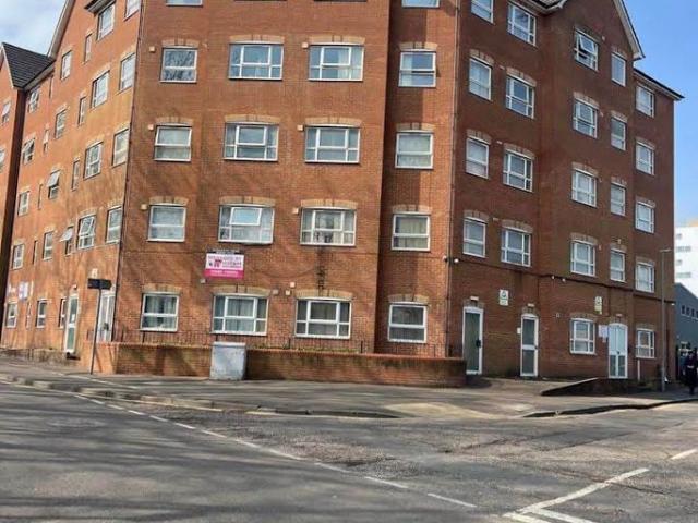 Manor Road, Luton LU1, 1 bed flat to rent, £850 pcm | PrimeLocation