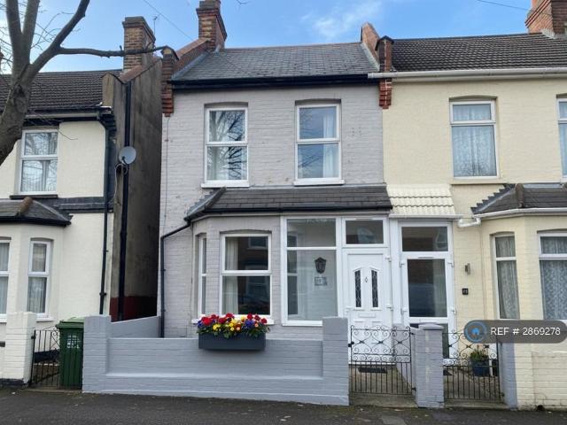 Manor Road, London, E17 3 bed terraced house to rent £2,300 pcm £531 pw