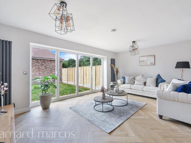 Manor Road South, Esher