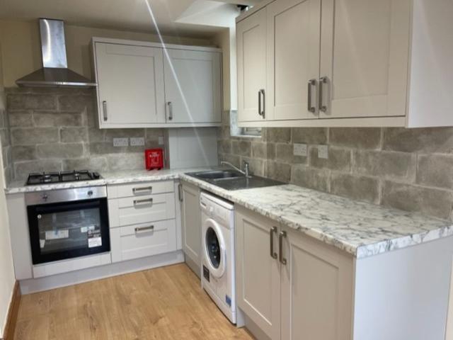 Manor Road, Wallington SM6, 2 bed flat to rent, £1,650 pcm | PrimeLocation