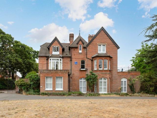 Manor Road, Walton On Thames KT12, 2 bed flat to rent, £1,795 pcm | PrimeLocation